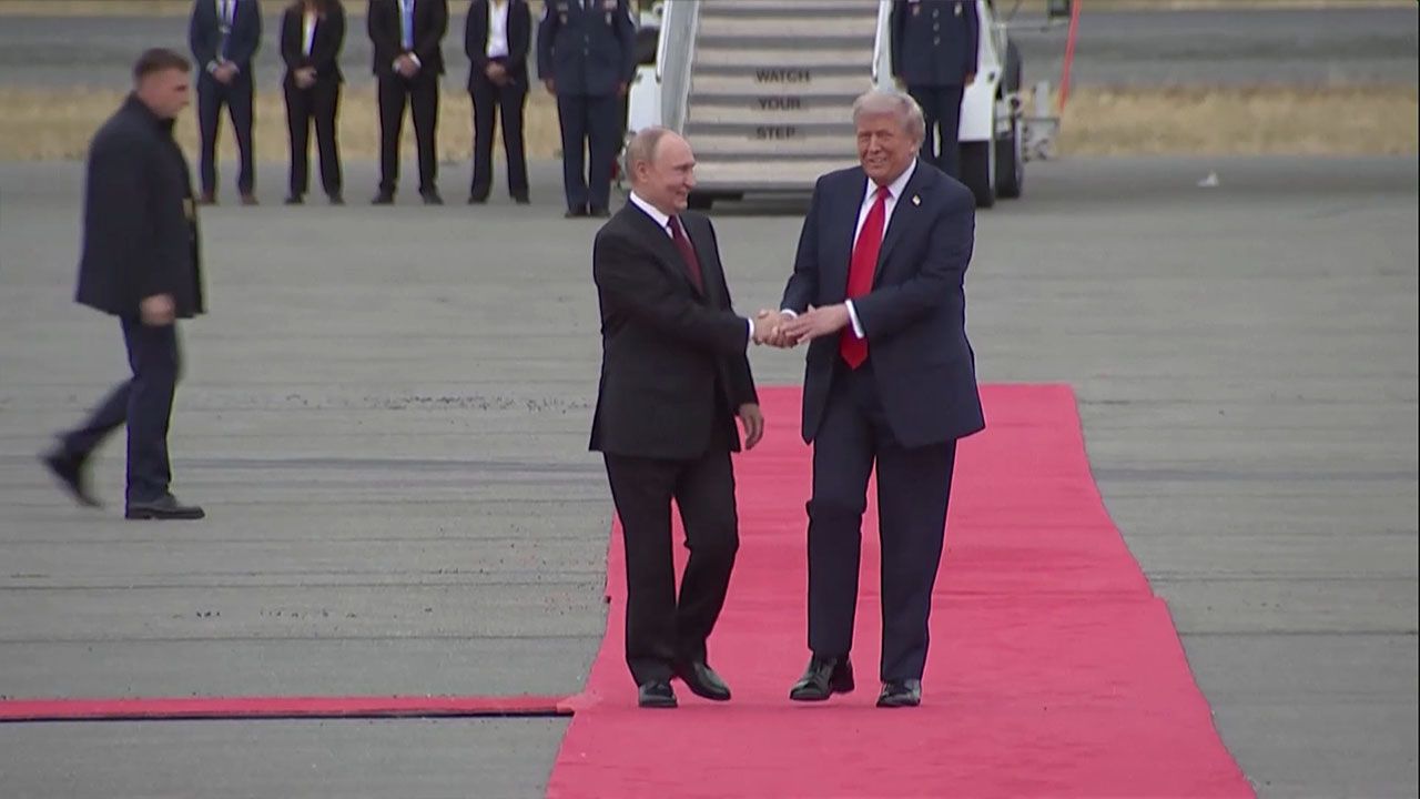 Spotkanie Trump-Putin. Władimir Putin i Donald Trump rozpoczynają ...