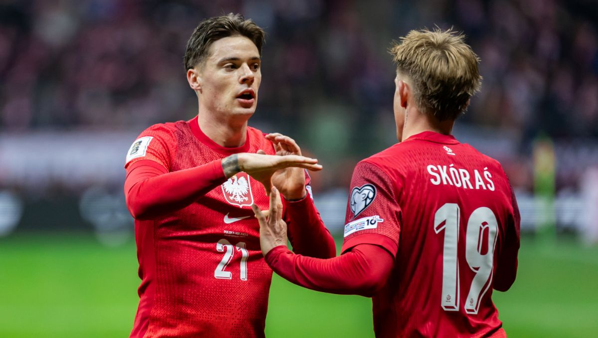 Nicola Zalewski otrzymał żółtą kartkę w meczu reprezentacji Polski z ...