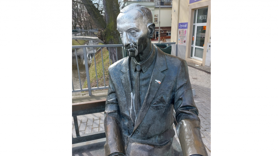 Podejrzany o zniszczenie pomnika Jana Karskiego trafił do aresztu Podejrzany o zniszczenie pomnika Jana Karskiego trafił do aresztu
