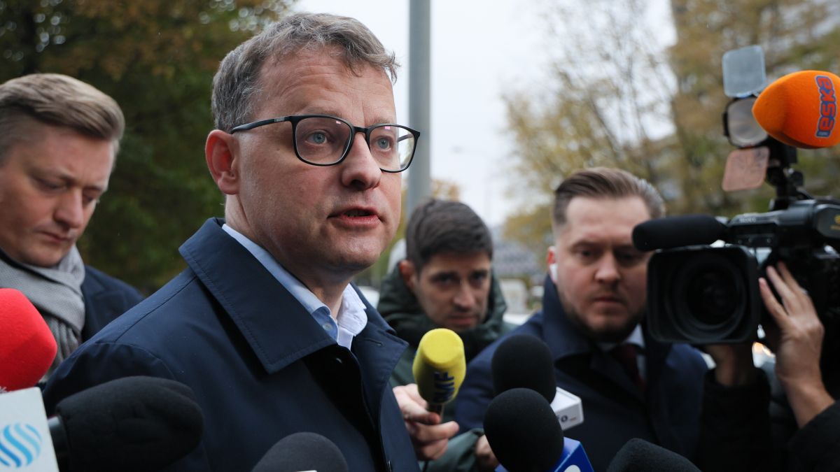 Warsaw court issues EU arrest warrant for fugitive MP Romanowski