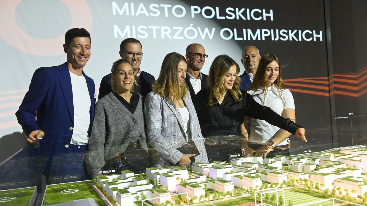 Robert Lewandowski, Aleksandra Mirosław, Klaudia Zwolińska, Daria ...