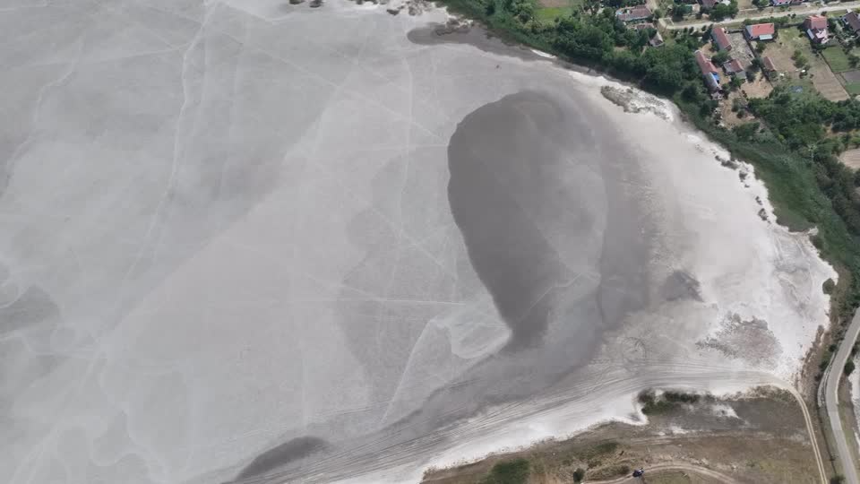 Serbian salt lake dries up due to heatwave