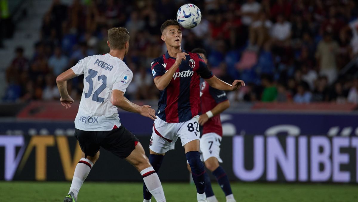 Włochy. Kacper Urbański dostał szansę w Bolonii. "Genialny rzut wolny" | TVP SPORT